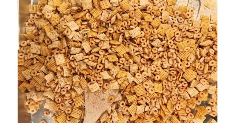 Frugal Recipe: Chex Mix Party Mix :: Southern Savers
